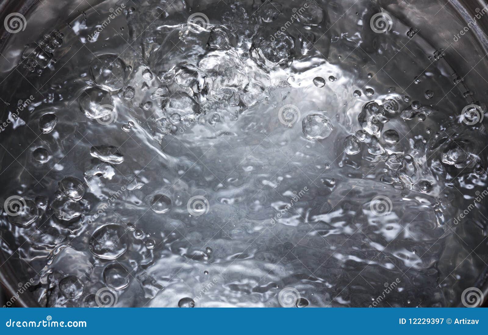 Kochendes Wasser stockbild. Bild von luftblase, flüssigkeit - 12229397