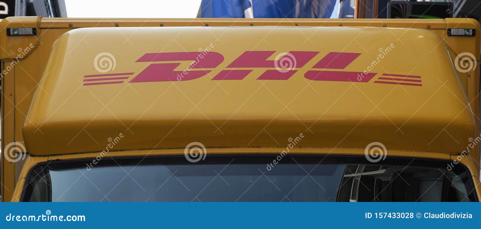 KOeLN - AUG 2019: DHL-Zeichen Redaktionelles Stockfoto - Bild von reise ...