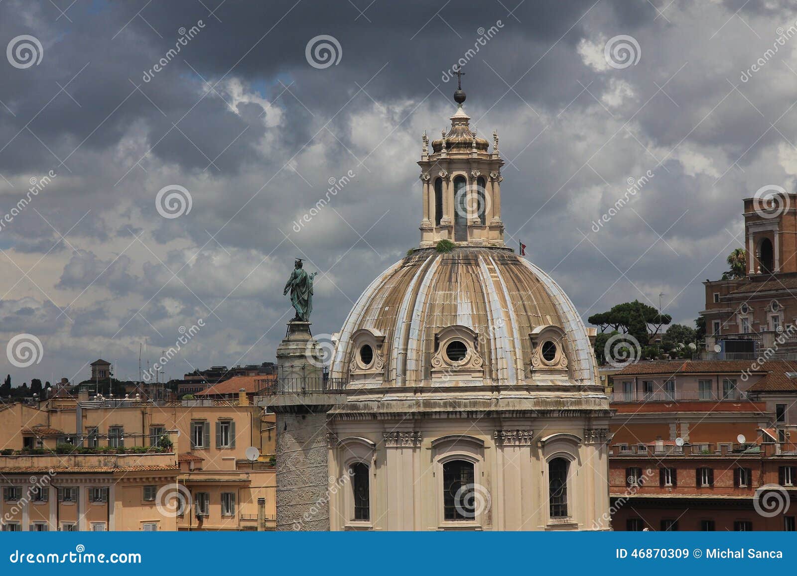 Koepel Van De Oude Historische Gebouwen, Rome Stock Afbeelding - Image ...