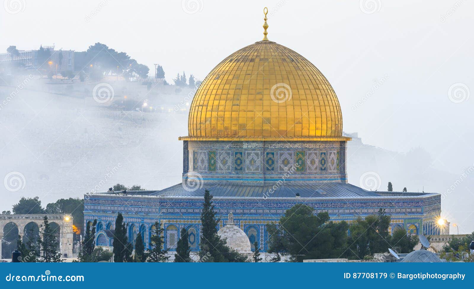 Koepel Van De Rots in De Oude Stad Van Jeruzalem Stock Afbeelding ...