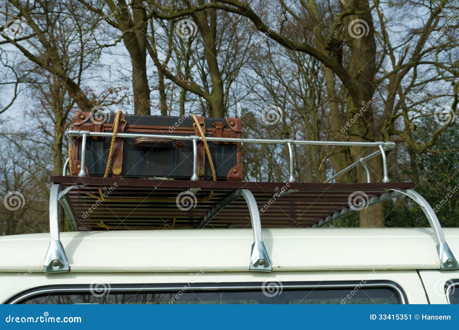 Koffer auf Auto stockbild. Bild von nachricht, dach, sonderkommando ...