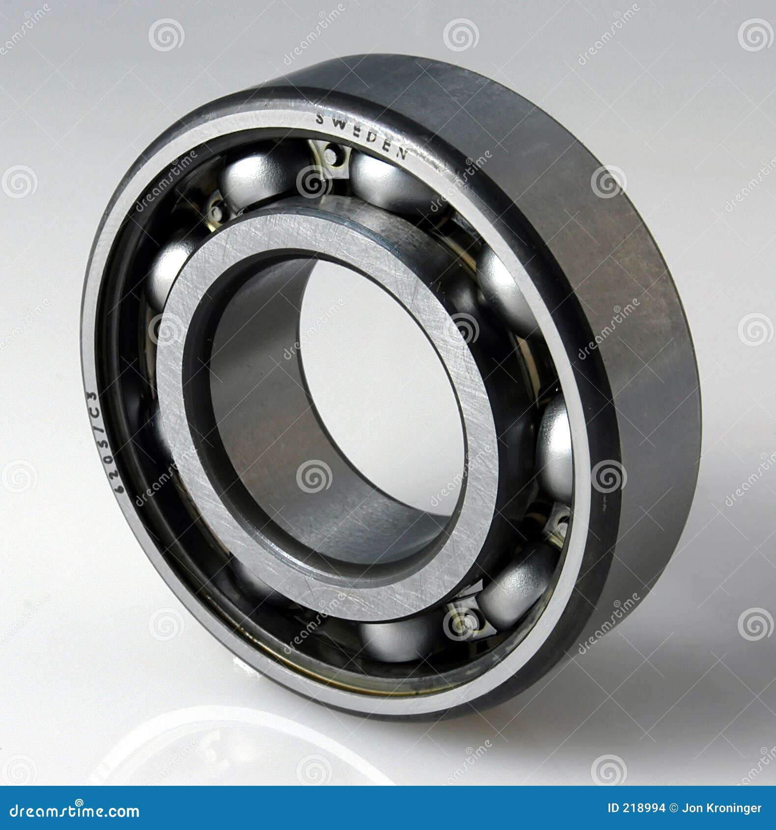 Kogellager stock foto. Image of schacht, anti, kooi, ronde - 218994