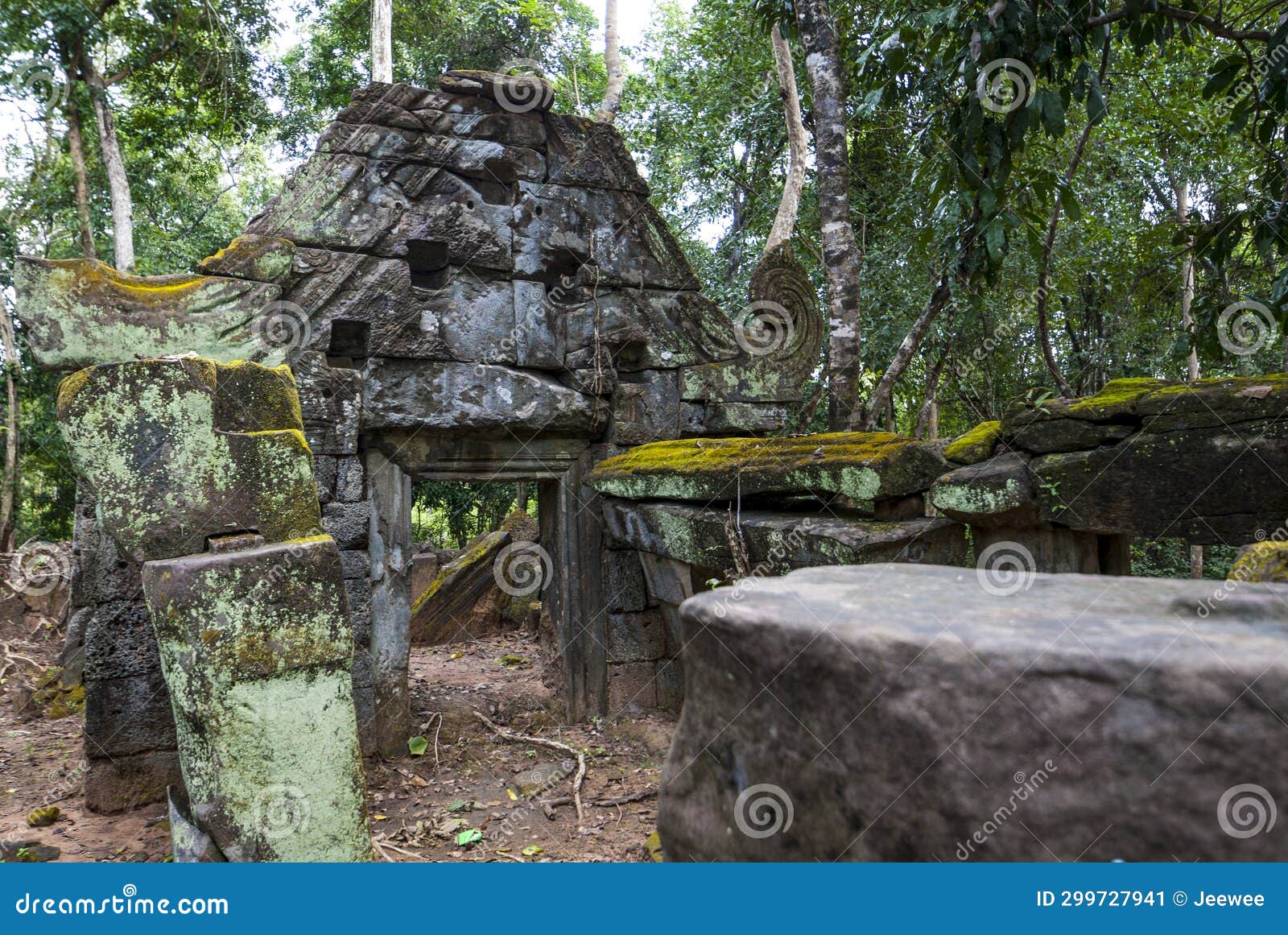 Koh Ker Temple Complex, Angkor, Cambodia, Asia Stock Image - Image of ...