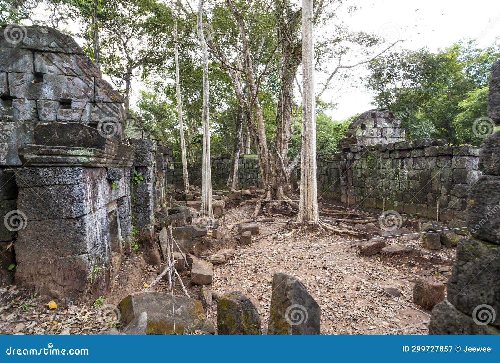 Koh Ker Temple Complex, Angkor, Cambodia, Asia Stock Image - Image of ...