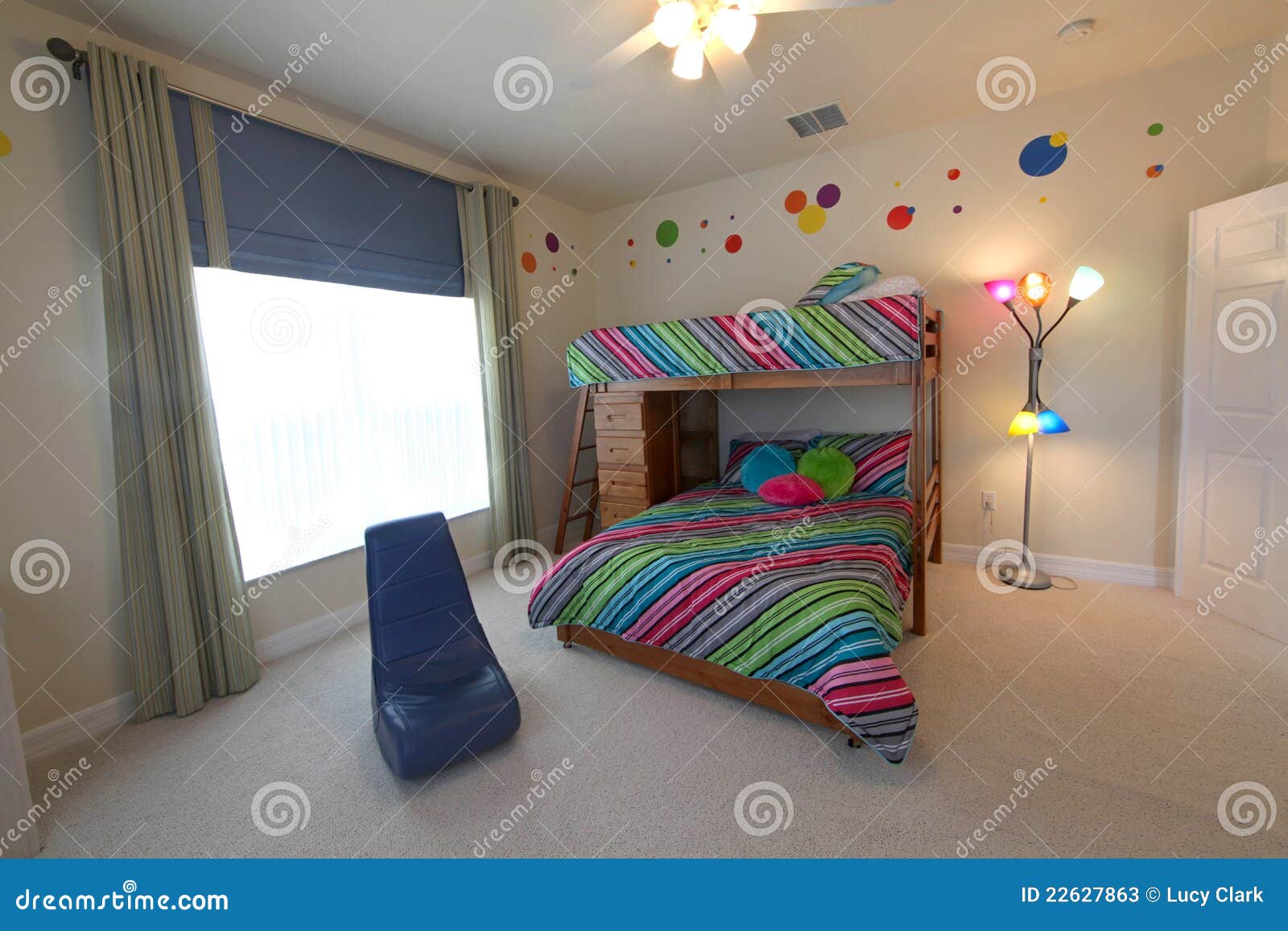 Koje-Schlafzimmer stockbild. Bild von trennvorhänge, grün - 22627863