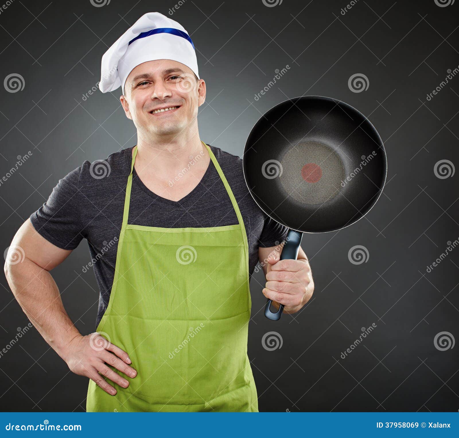 Kok met wok stock afbeelding. Image of volwassen, meisje - 37958069