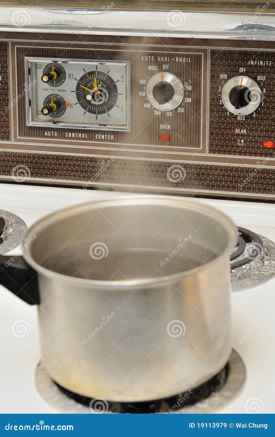 Kokende Pot Met Kokend Water Stock Afbeelding - Image of stoom, kook ...