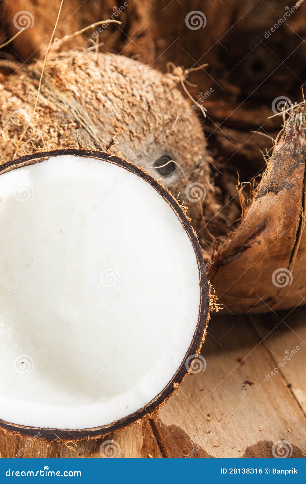 Kokosnoot stock foto. Image of onderbreking, kokosnoot - 28138316