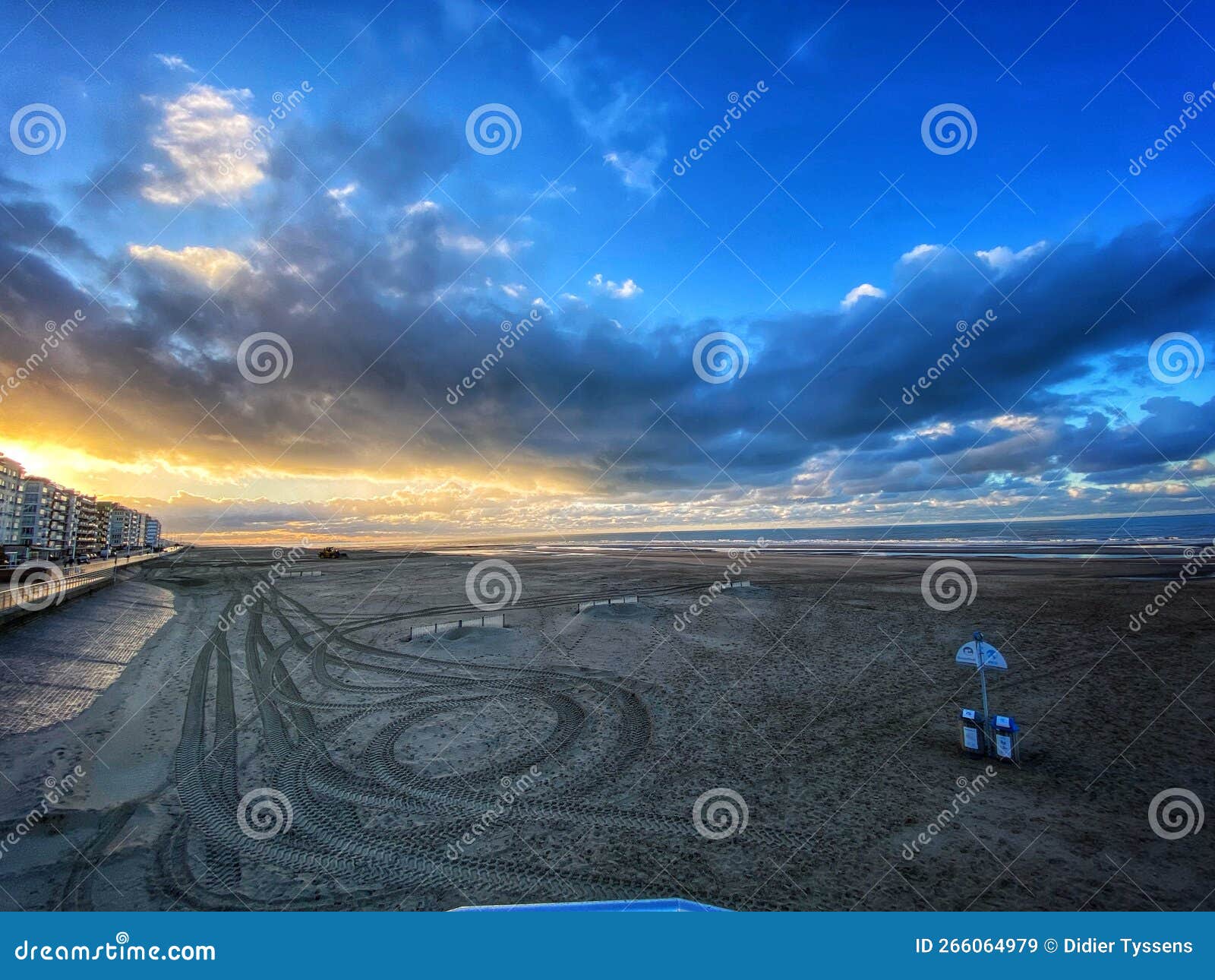 Koksijde bad editorial stock image. Image of sunset - 266064979