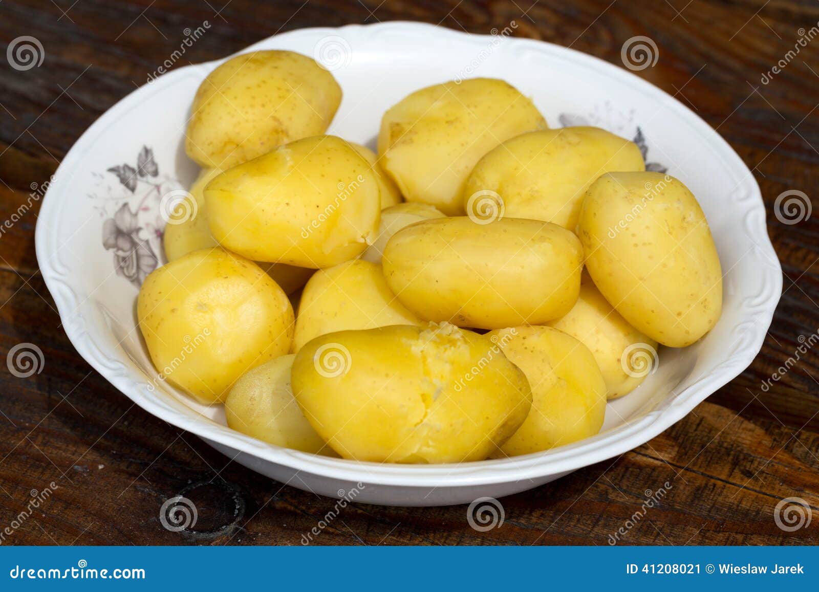 Kokt potatis i bunke fotografering för bildbyråer. Bild av äta - 41208021