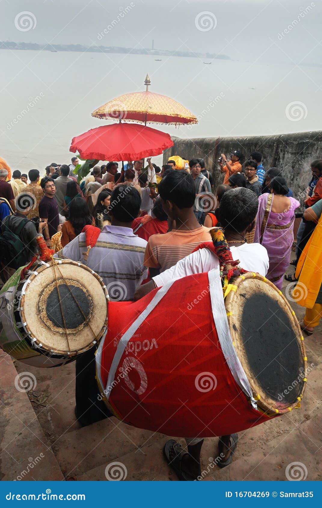 The Kolabau Ritual at the River Ganga Editorial Stock Image - Image of ...
