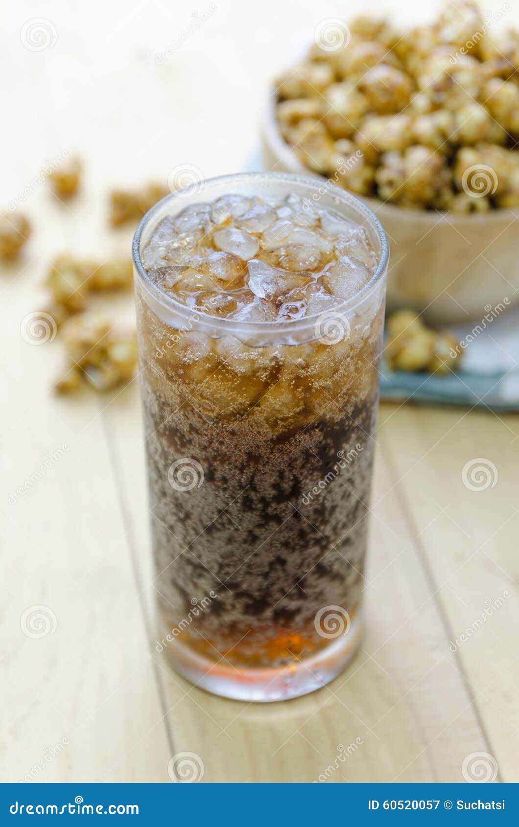 Kolabaum Mit Eis Und Popcorn Stockbild - Bild von knall, kolabaum: 60520057