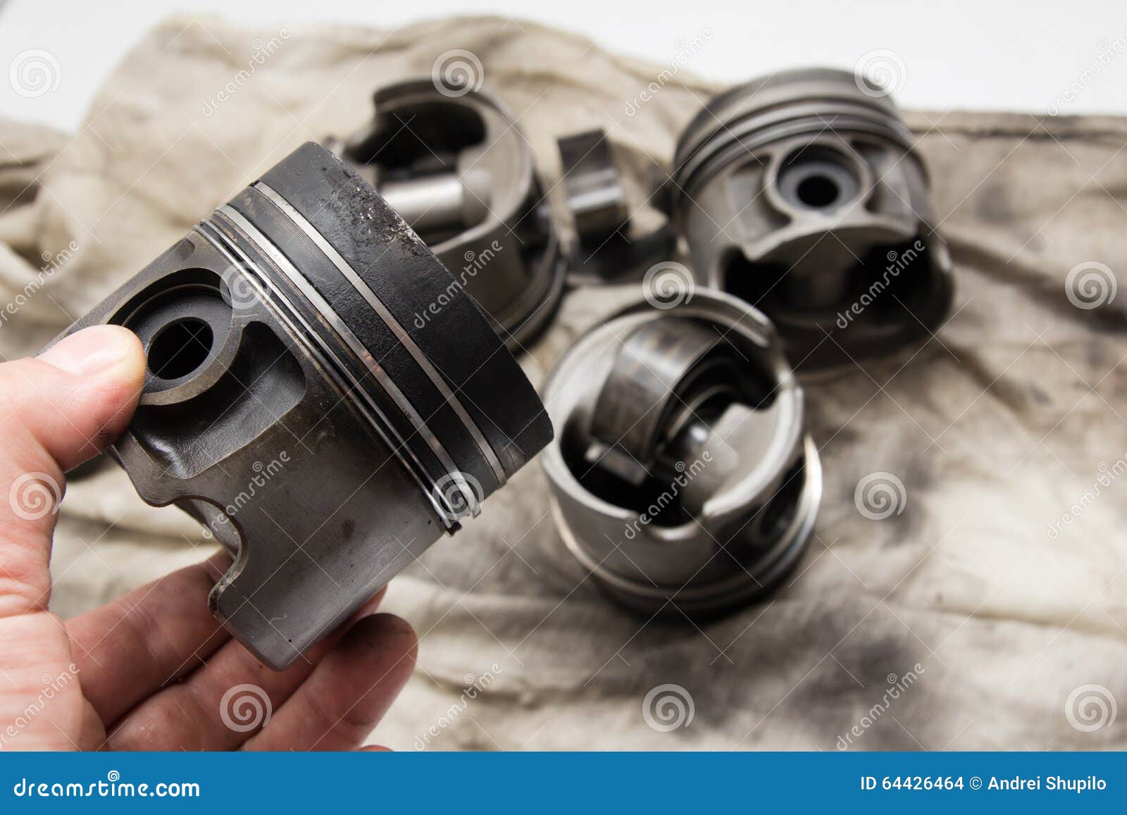 Kolben vom Auto stockfoto. Bild von mechanisch, glänzend - 64426464