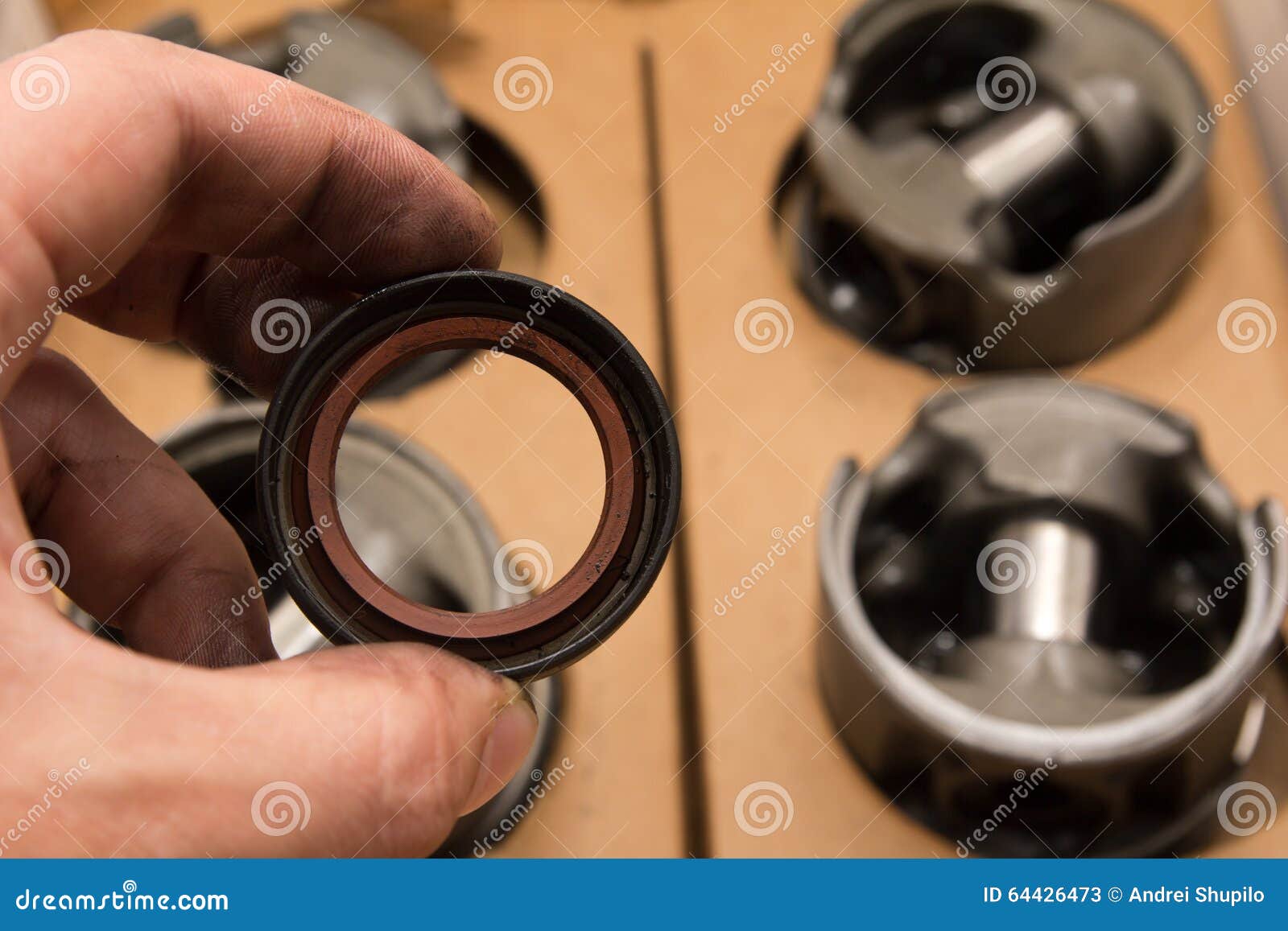 Kolben vom Auto stockbild. Bild von metall, automobil - 64426473