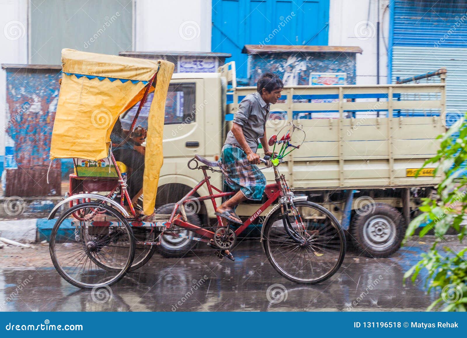 KOLKATA, INDIA - OCTOBER 30, 2016: Cyclo Rickshaw in the Center of ...