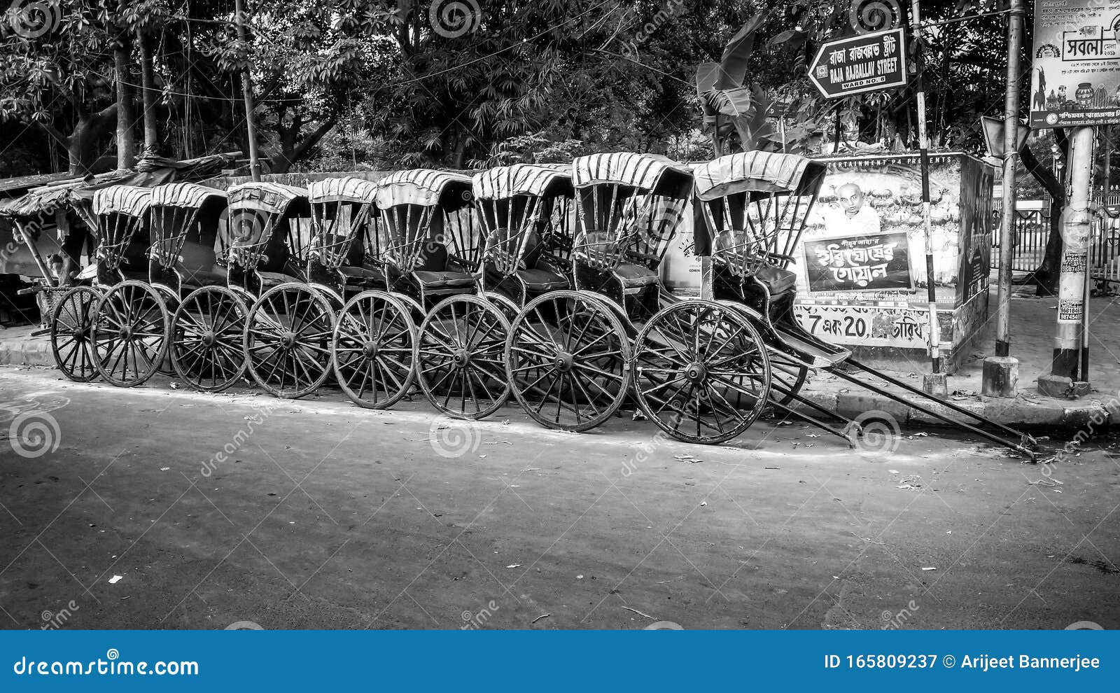Traditional Hand Pulled Indian Rickshaw on the Streets of Kolkata ...