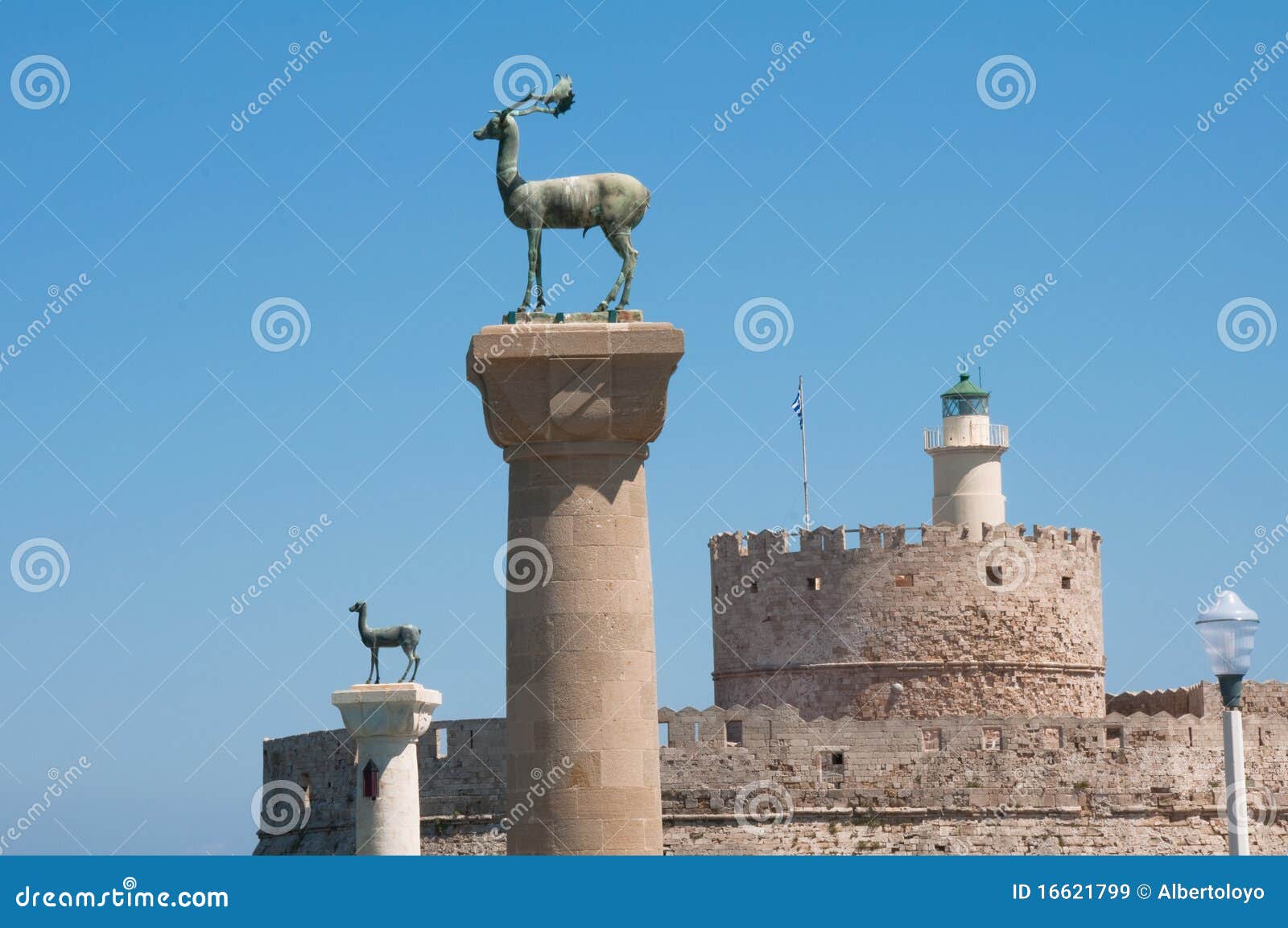 Koloß von Rhodos-Insel stockbild. Bild von hafen, leuchtturm - 16621799