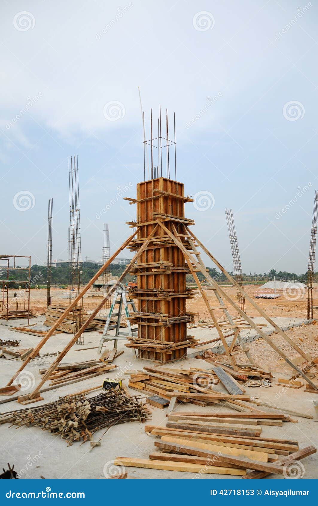 Kolombekisting stock afbeelding. Image of triplex, architectuur - 42718153