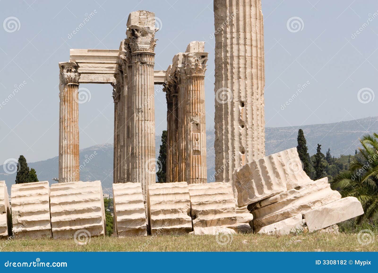Kolommen Van De Tempel Van Zeus Stock Foto - Image of zeus ...