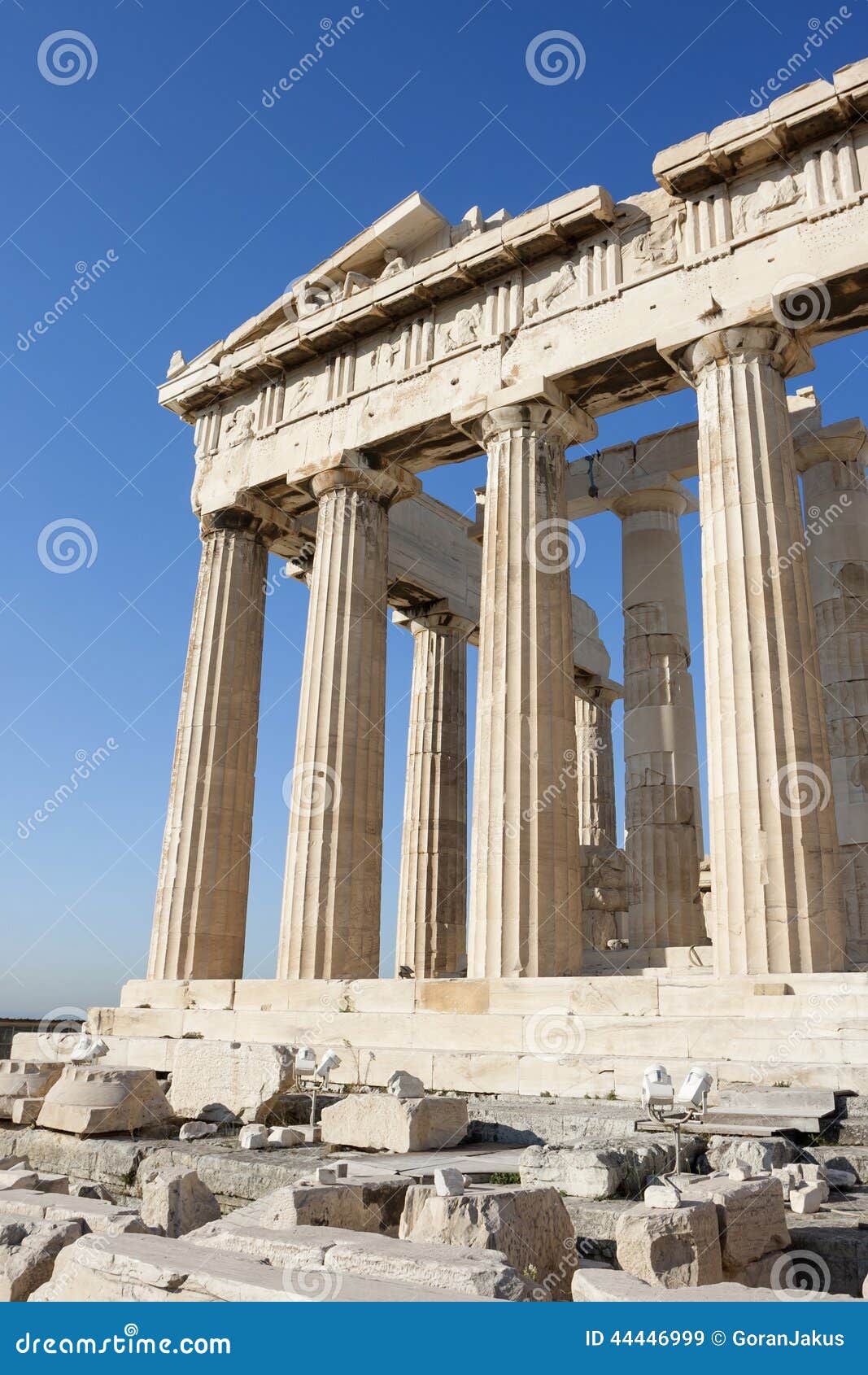 Kolommen Van Parthenon-tempel in Atheense Akropolis Stock Afbeelding ...