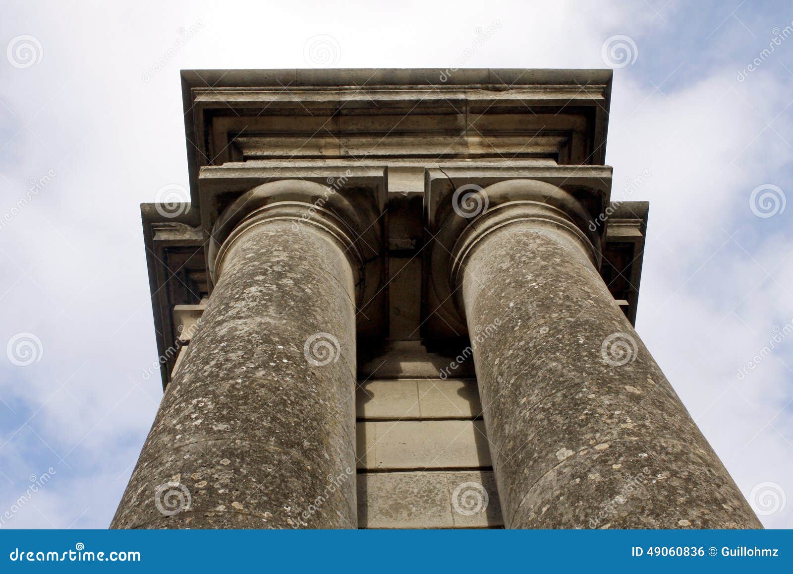 Kolonner arkivfoto. Bild av härskat, runt, dörr, stort - 49060836