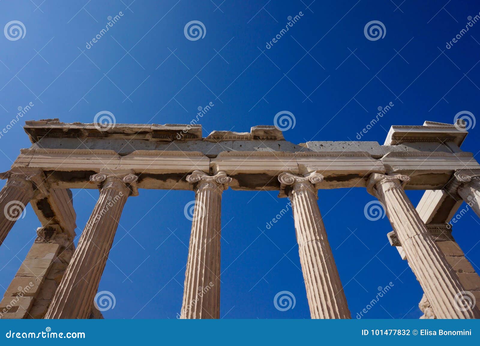 Kolonner i himlen arkivfoto. Bild av acropolisen, tempel - 101477832