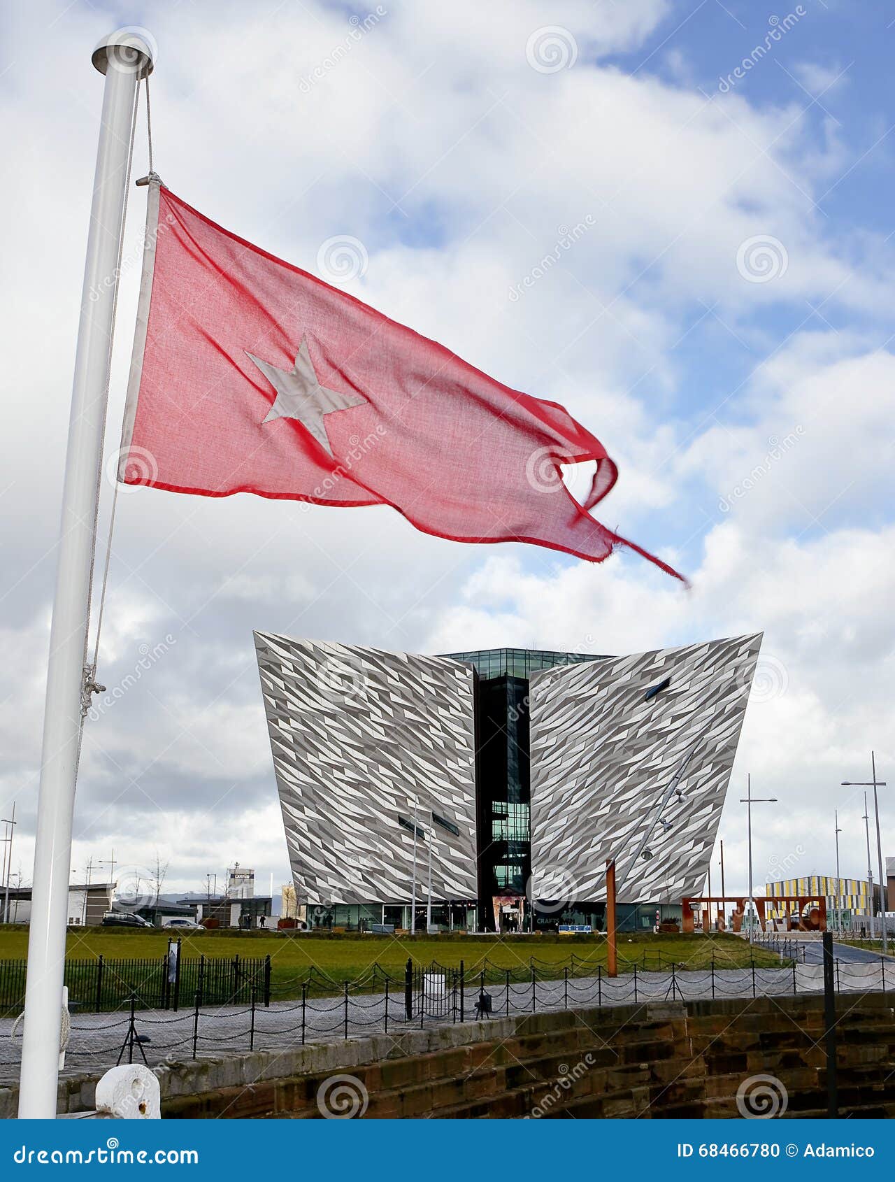 Kolossaal Museumpaleis En De Vlag Van De Witte Ster Redactionele ...