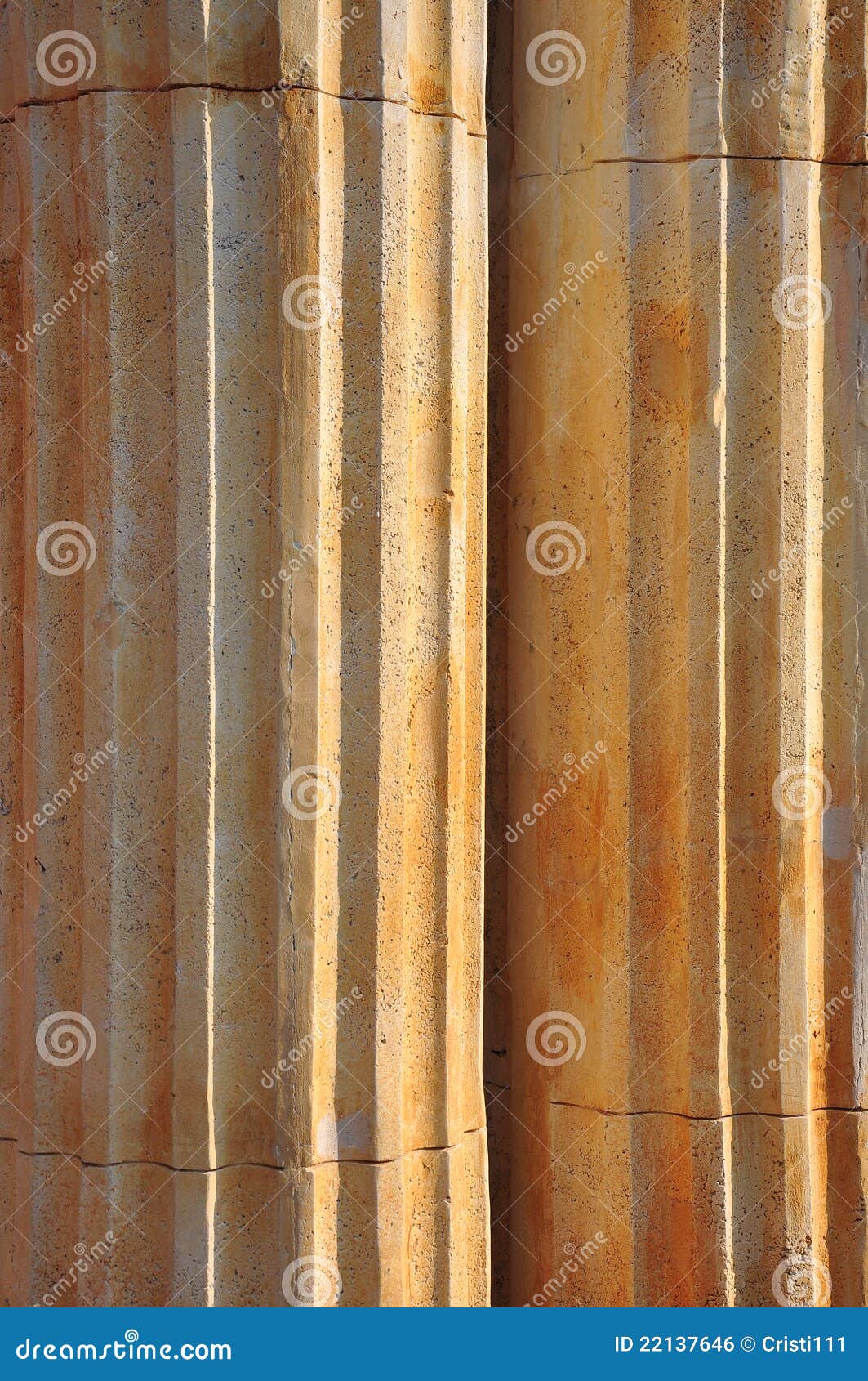 Kolumny greckie zdjęcie stock. Obraz złożonej z złoty - 22137646