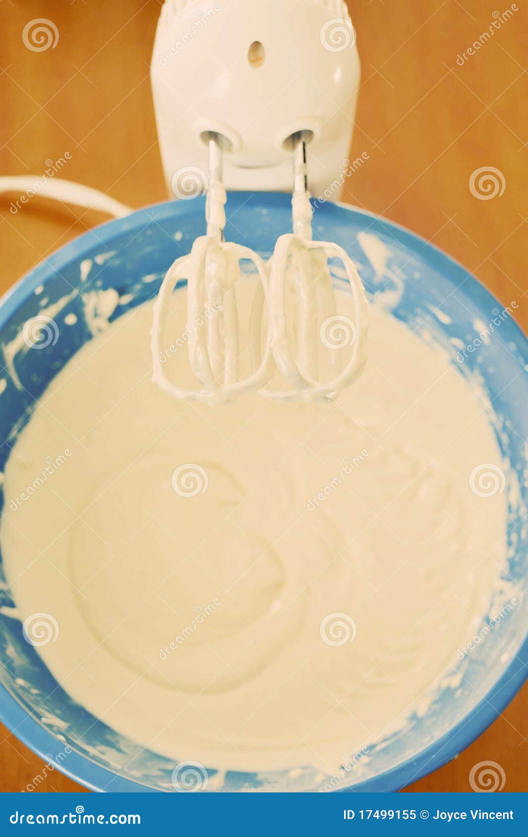 Kom beslag met mixer stock afbeelding. Image of blauw - 17499155