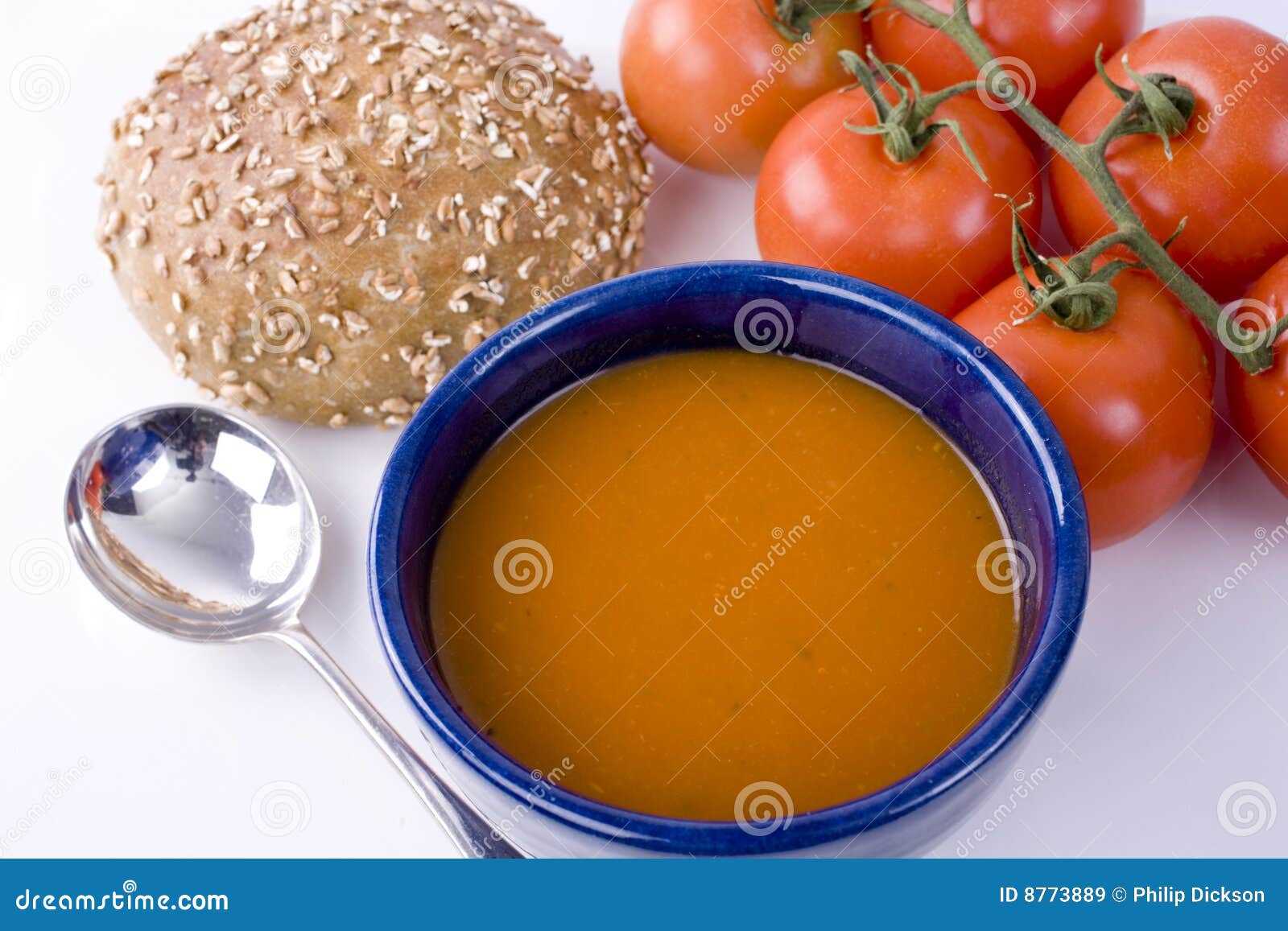 Kom de Soep van de Tomaat stock afbeelding. Image of brood - 8773889