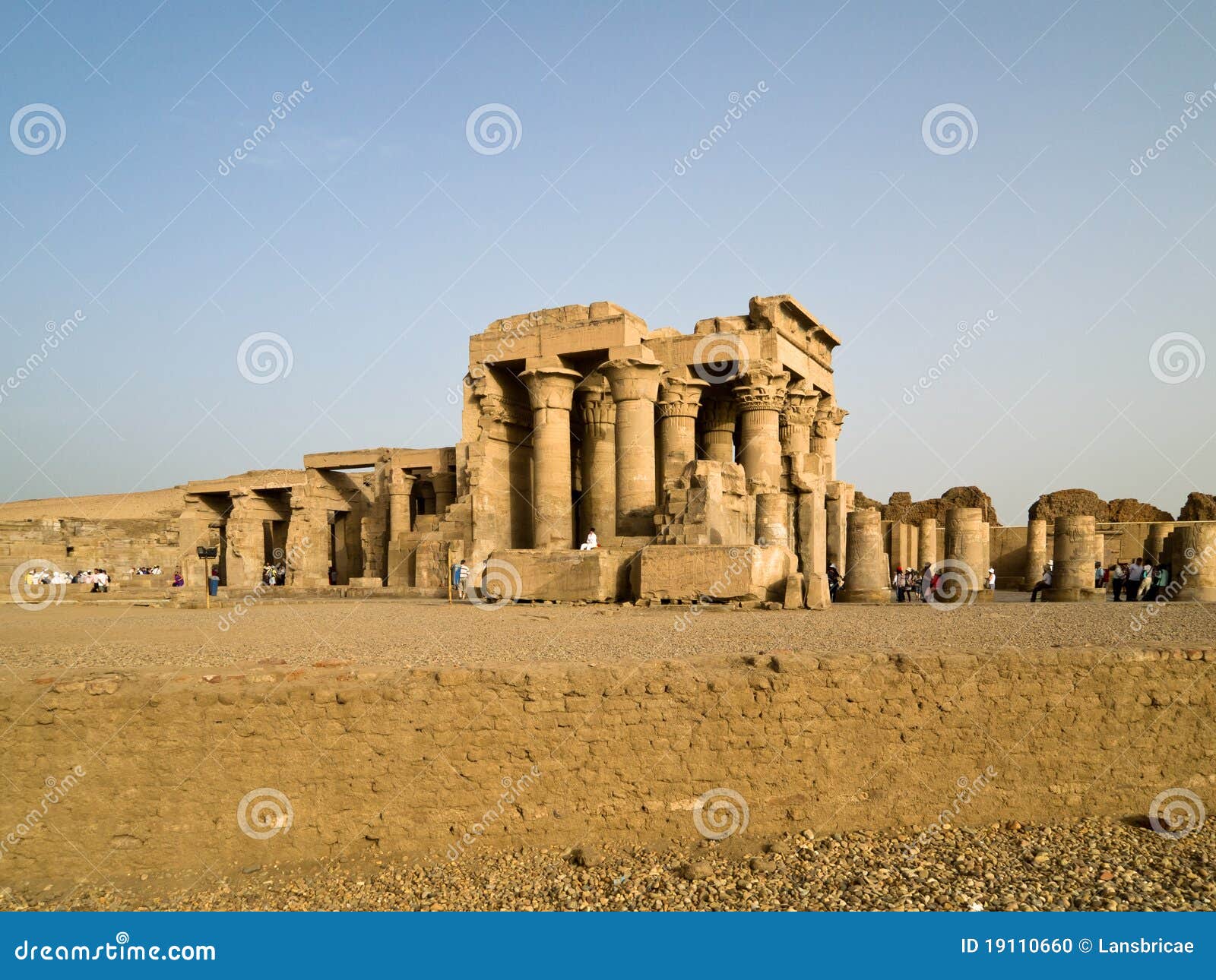 Kom Ombo Tempel stockfoto. Bild von gebäude, geschichte - 19110660