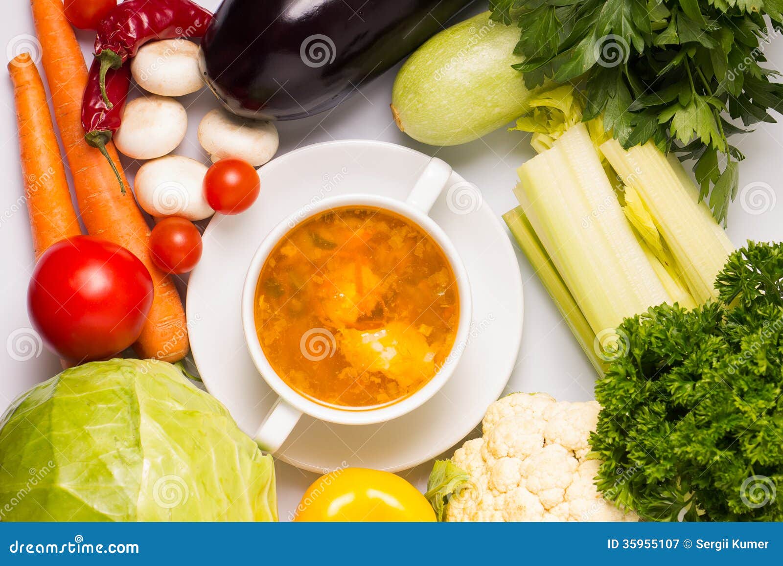 Kom Soep Met Verse Rond Groenten Stock Afbeelding - Image of wortel ...