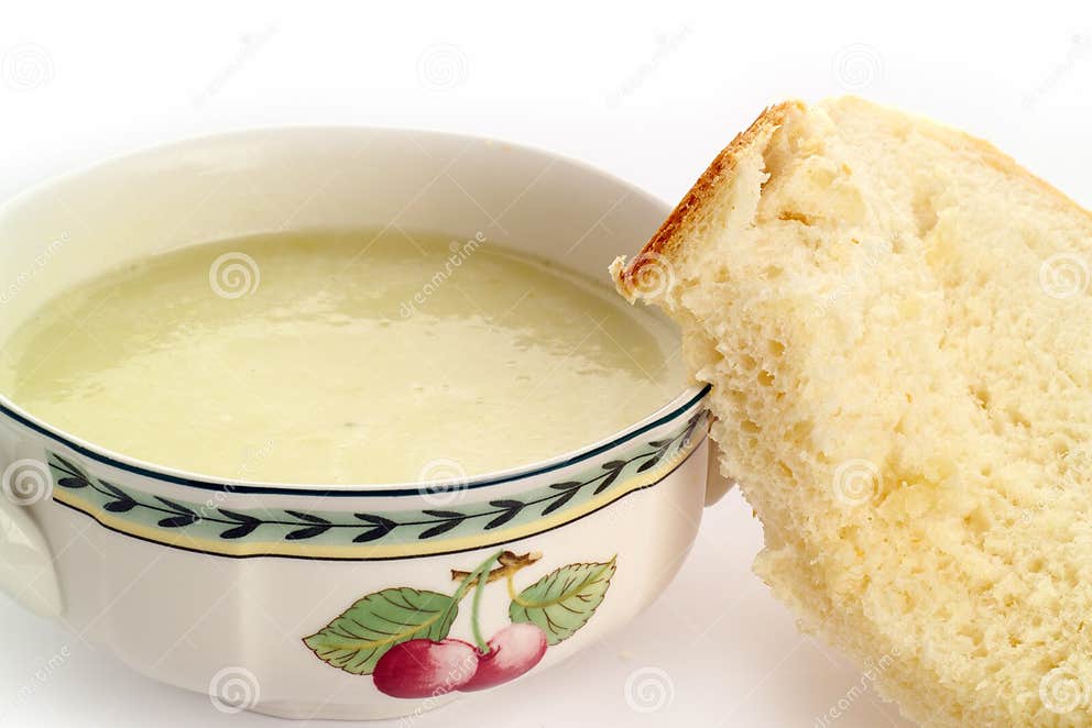 Kom verse soep met brood stock afbeelding. Image of maaltijd - 1305061