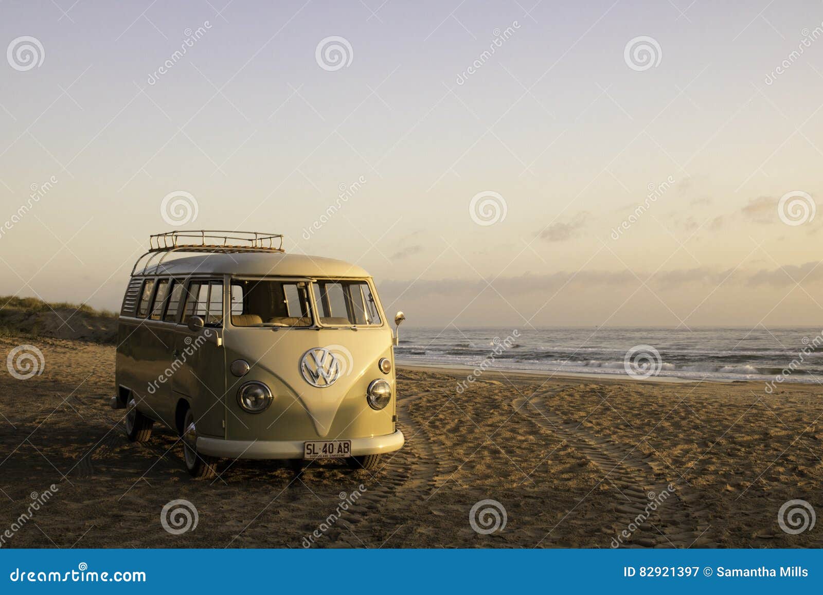 Kombi van on beach editorial photography. Image of sunrise - 82921397