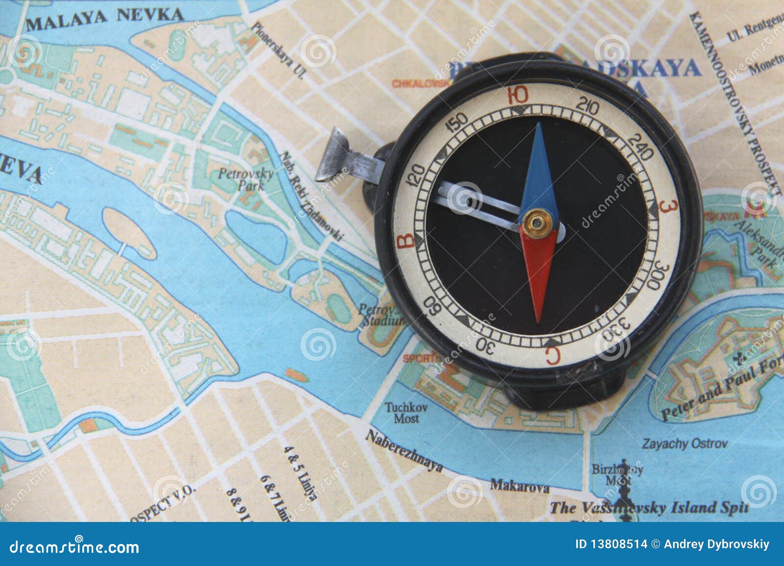 Kompas en kaart stock foto. Image of verloren, achtergronden - 13808514