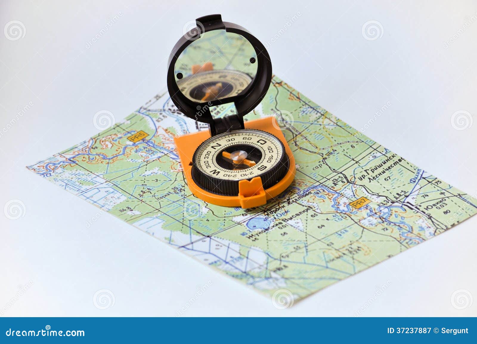 Kompas na mapie. obraz stock. Obraz złożonej z wycieczka - 37237887