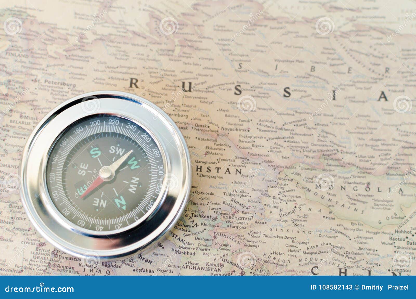 Kompas Na Rocznik Mapie Rosja Obraz Stock - Obraz złożonej z ...