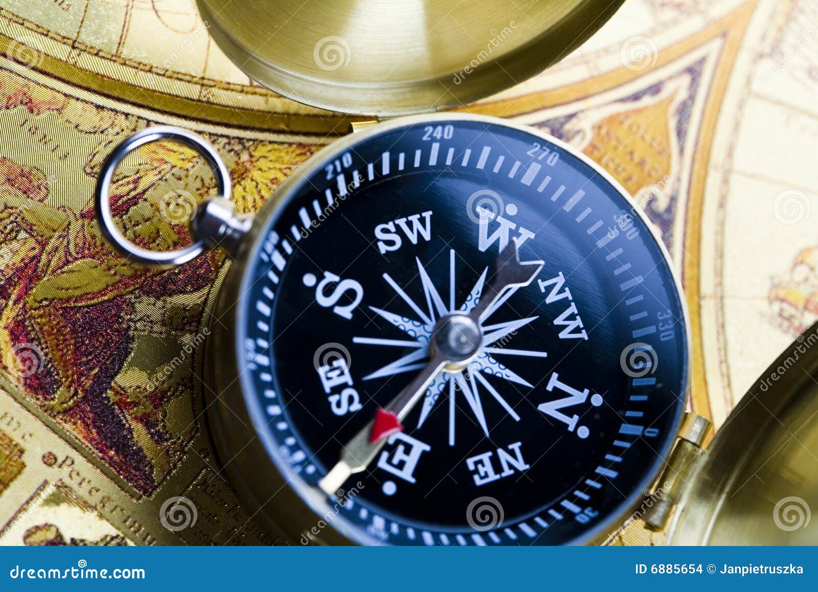 Kompas op de oude kaart stock foto. Image of kompassen - 6885654