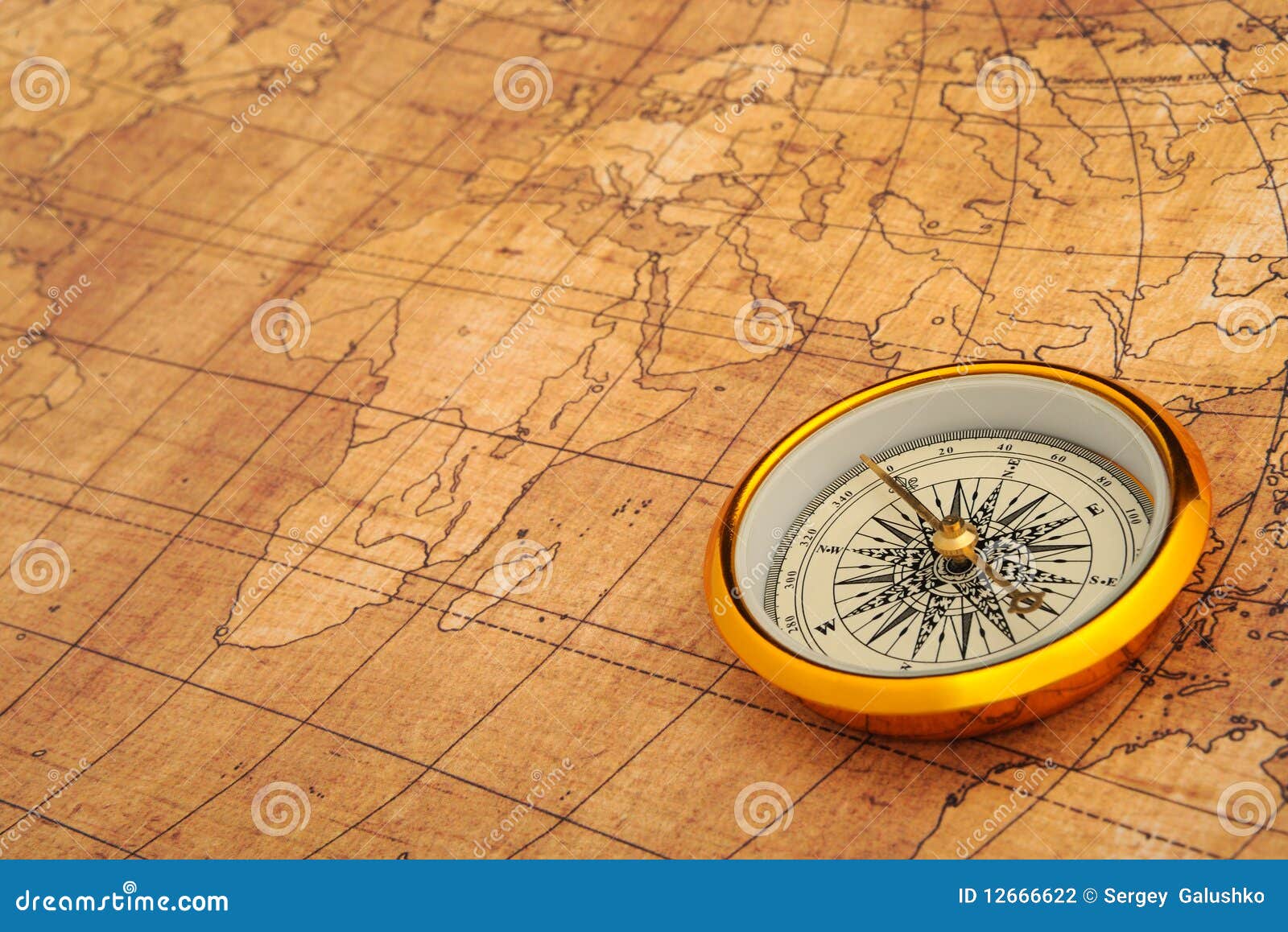 Kompas op oude kaart. stock foto. Image of contour, globaal - 12666622