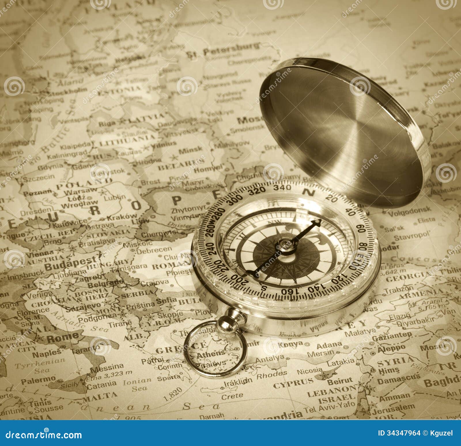 Kompass Auf Karte Von Europa Stockfoto - Bild von vorwärts, kartografie ...
