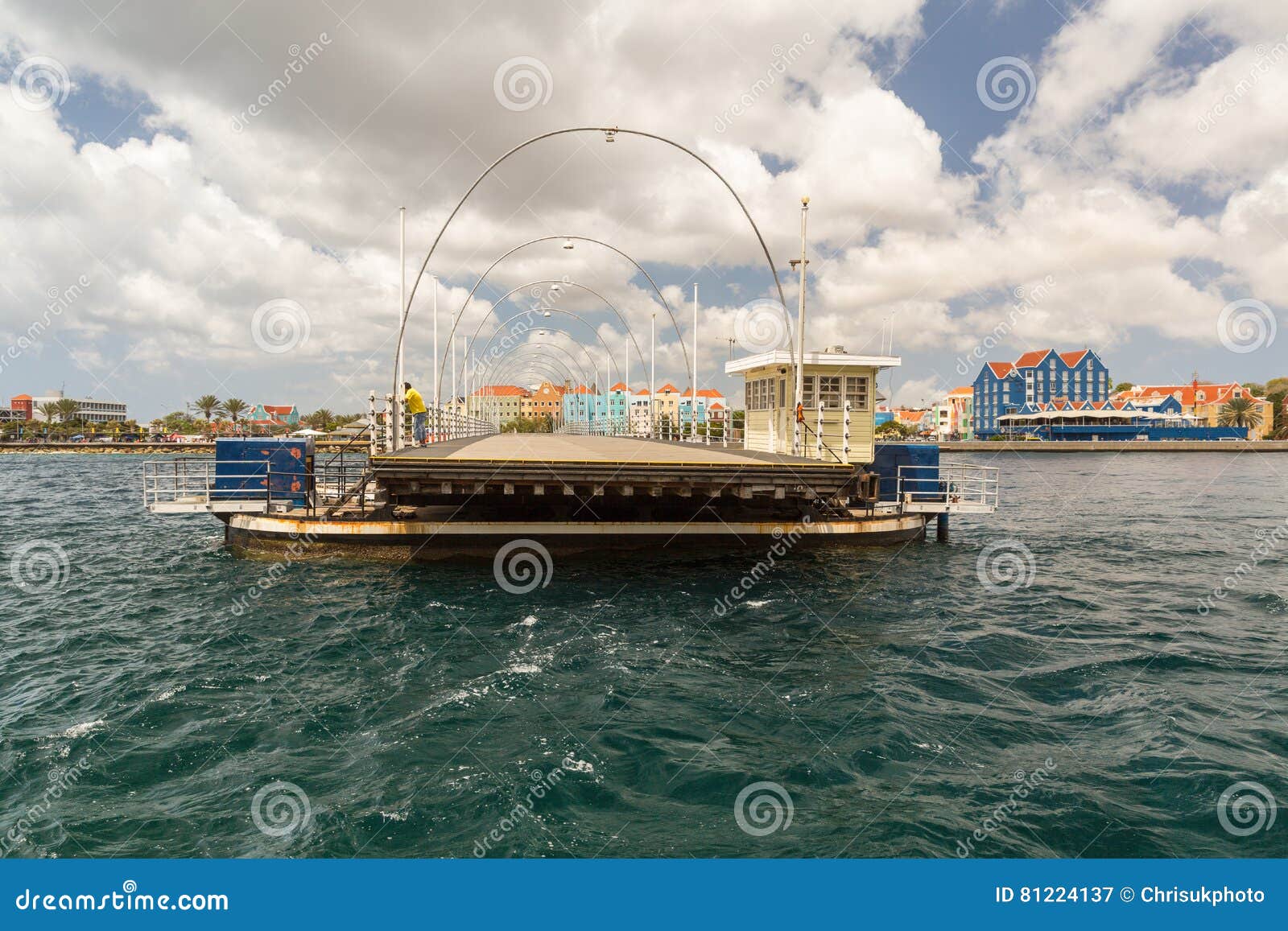 Koningin Emma Bridge in Willemstad Curacao Redactionele Fotografie ...