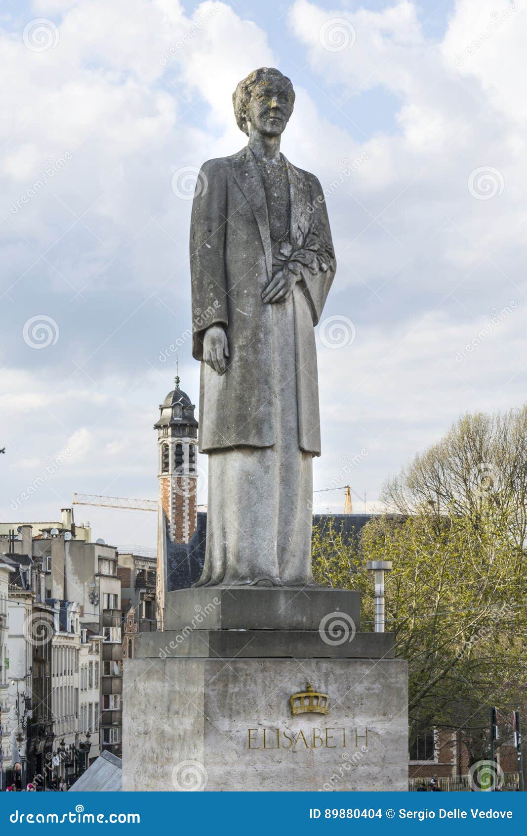 Koninginelisabeth Standbeeld in Brussel Redactionele Stock Afbeelding ...