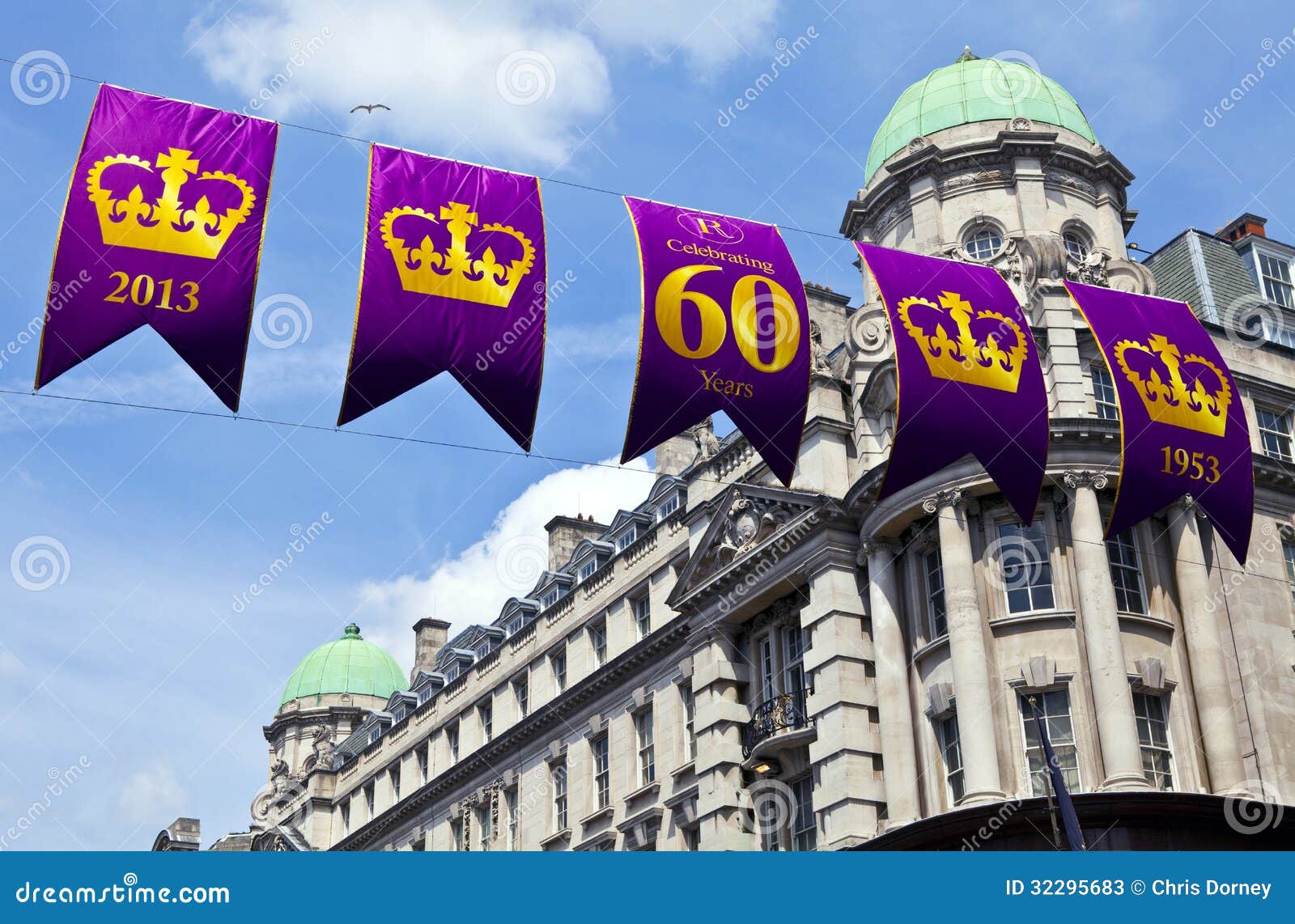 Koninklijk Diamond Jubilee Banners in Londen Redactionele Stock Foto ...