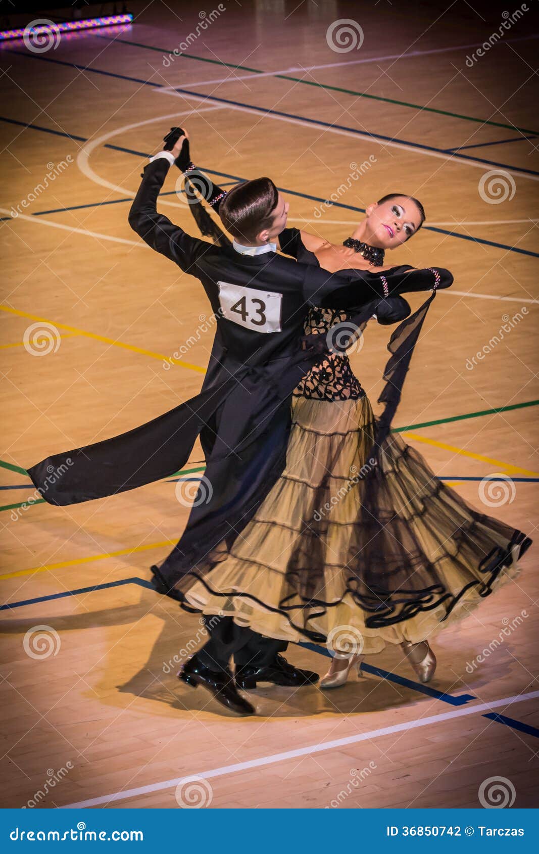 Konkurrenten, Die Langsamen Walzer Auf Der Tanzeroberung Tanzen ...
