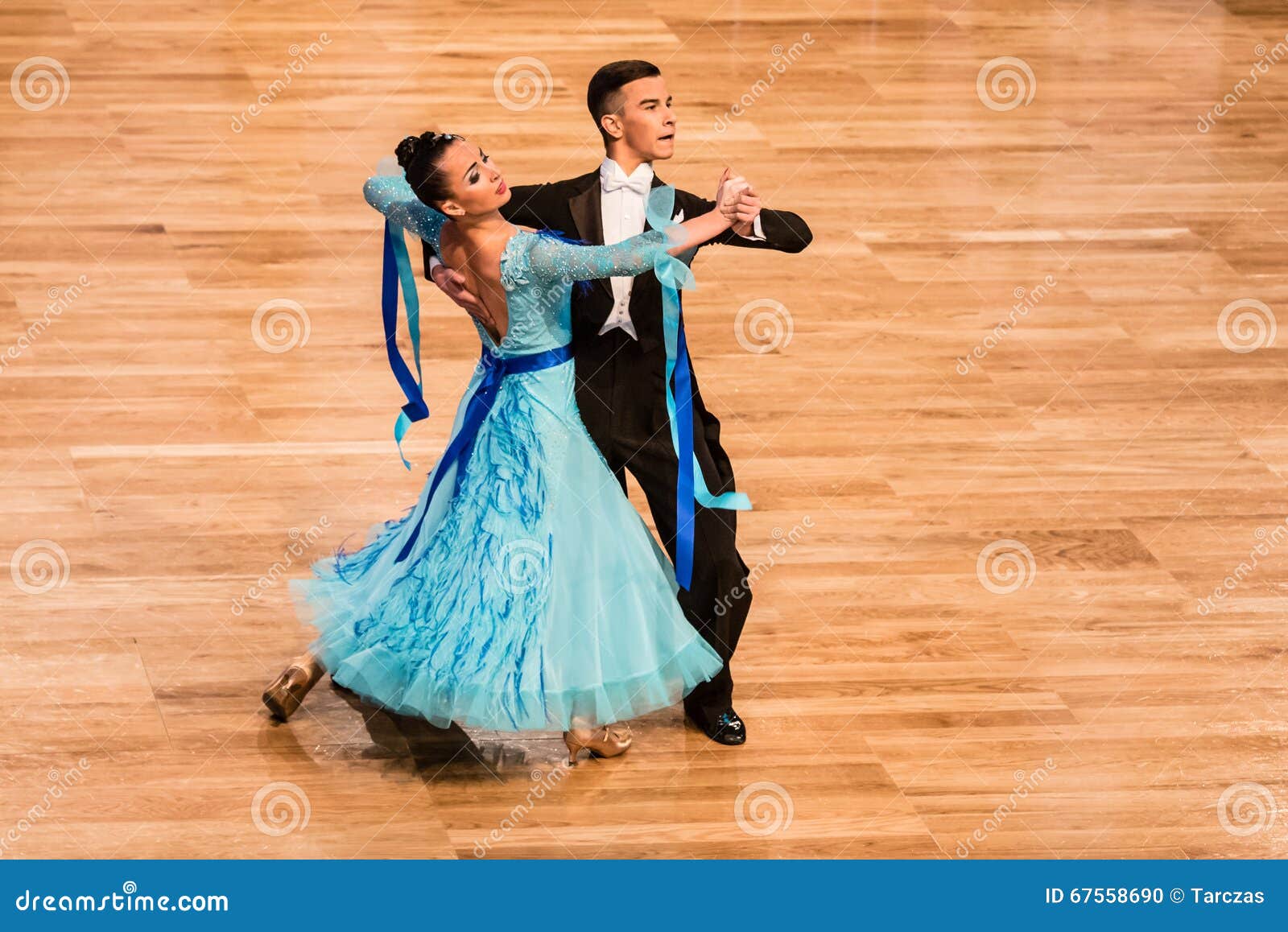 Konkurrenten, Die Langsamen Walzer Oder Tango Tanzen Redaktionelles ...