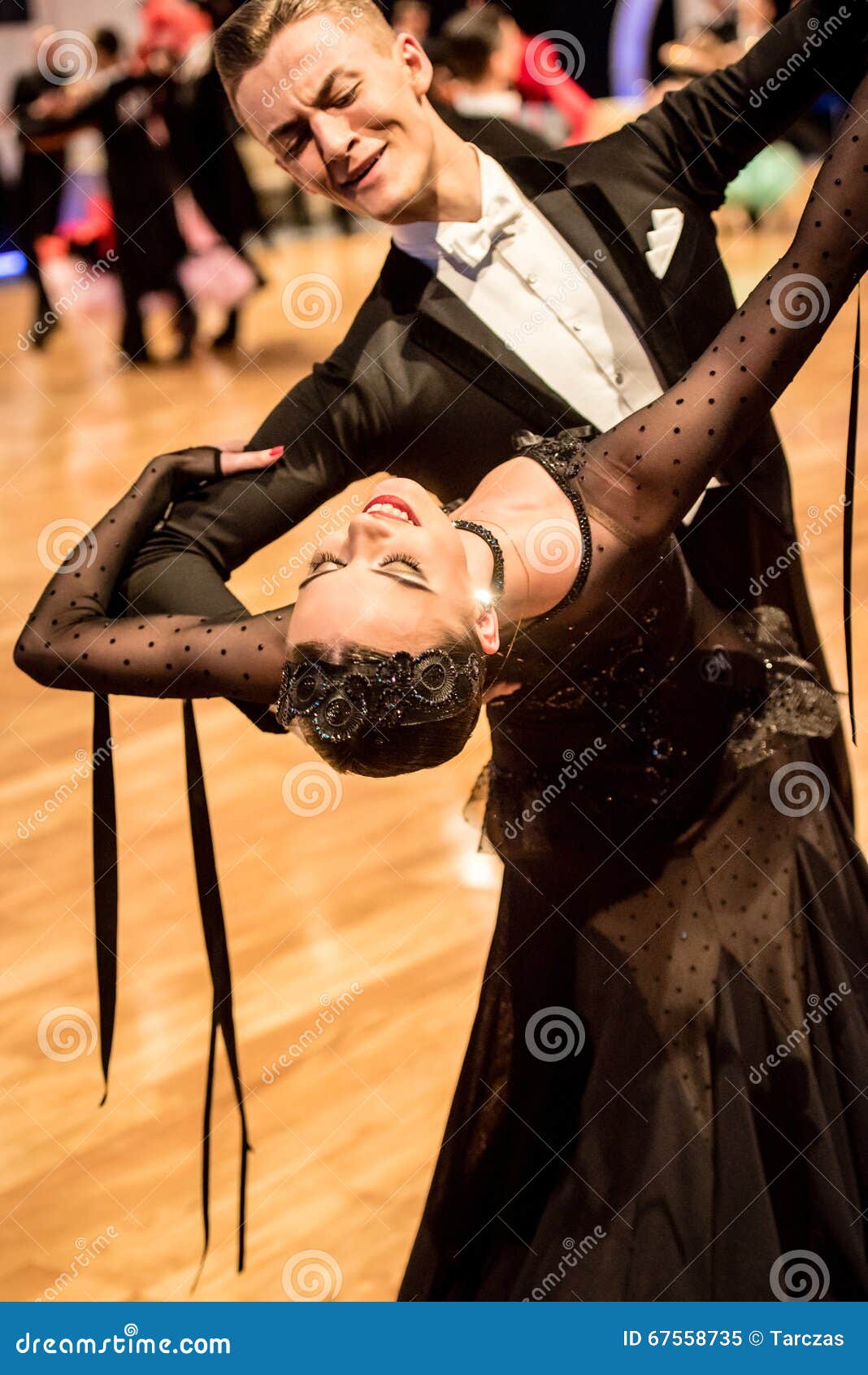 Konkurrenten, Die Langsamen Walzer Oder Tango Tanzen Redaktionelles ...