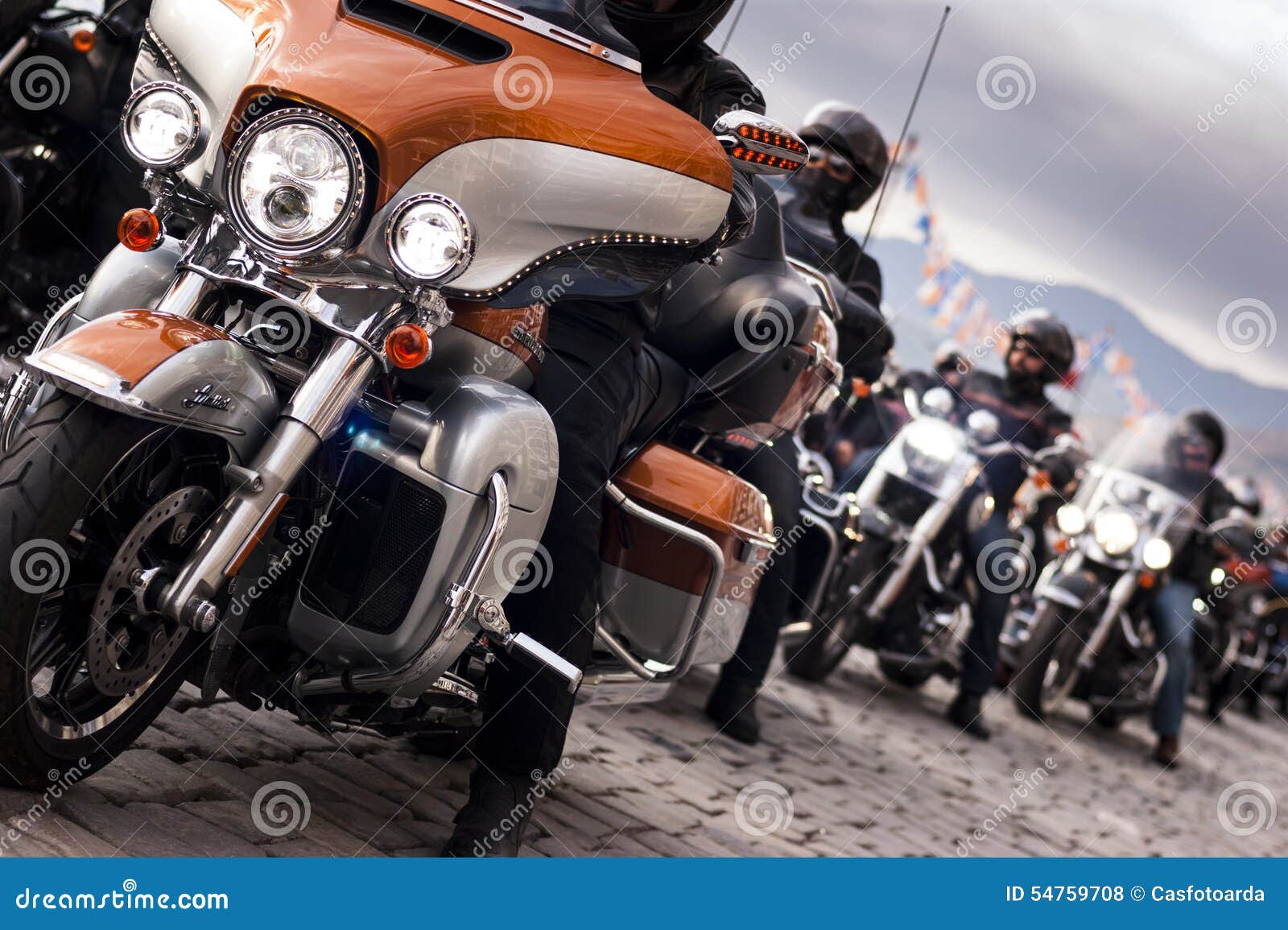 Konvoi Harley Davidson redaktionelles stockfoto. Bild von woche - 54759708