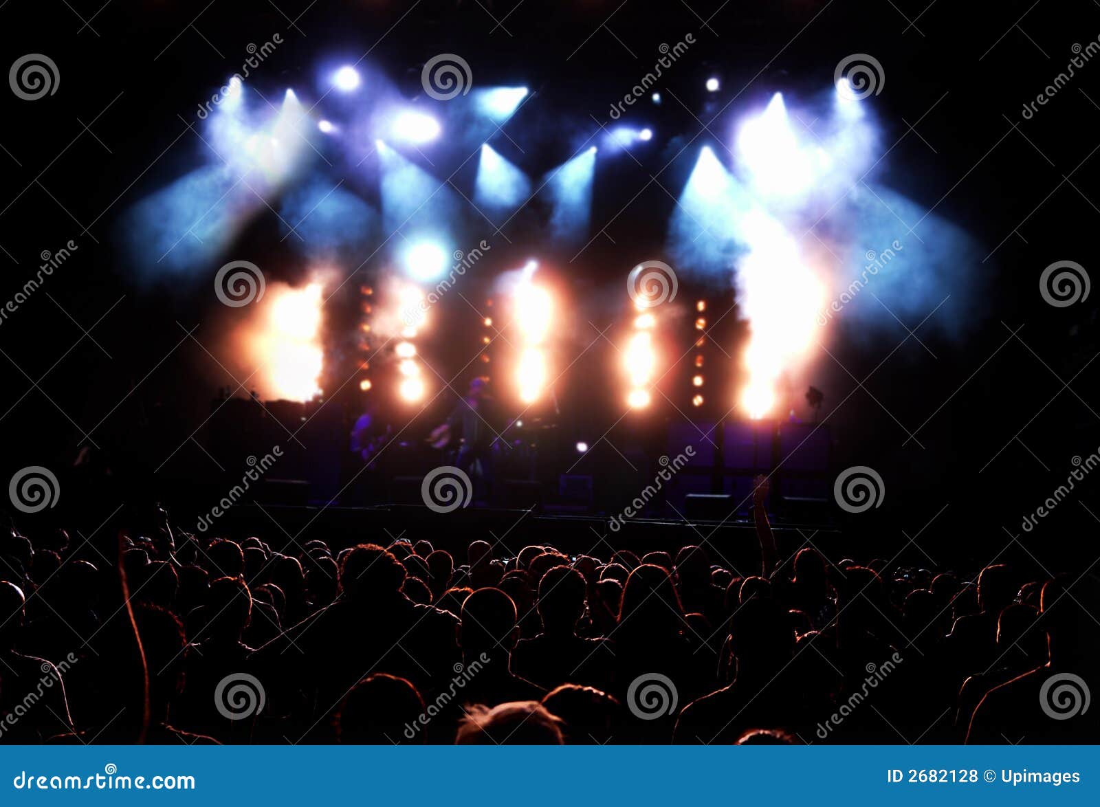 Konzert-Publikum stockfoto. Bild von personen, publikum - 2682128