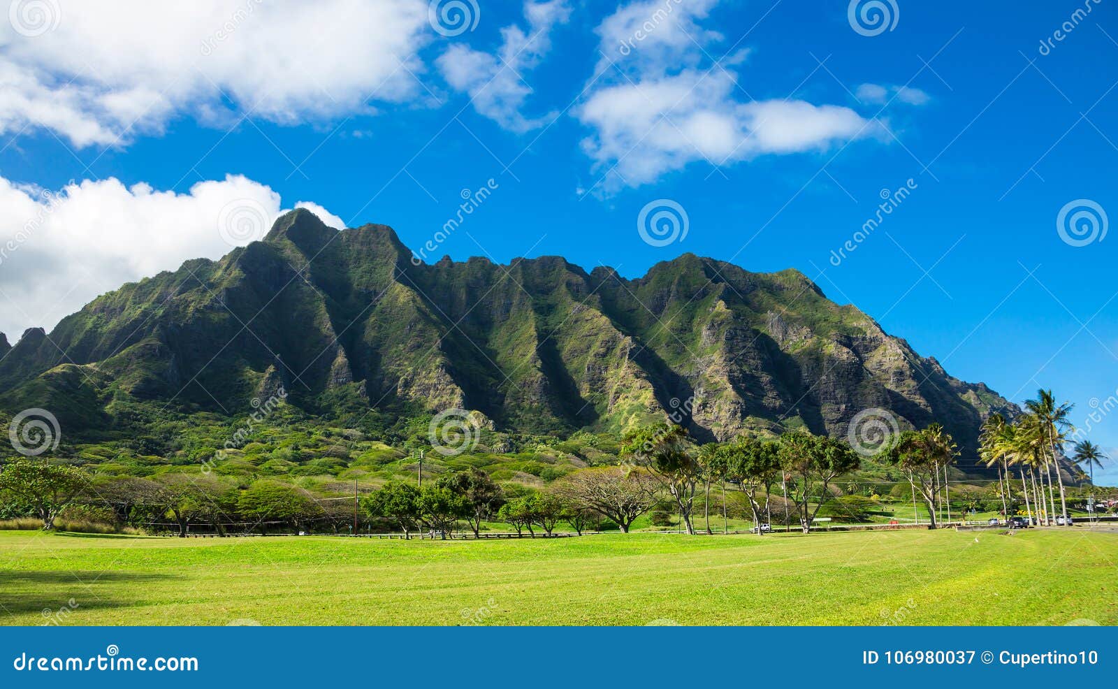 Koolau Mountain Range in Hawaii Stock Image - Image of ocean, hills ...