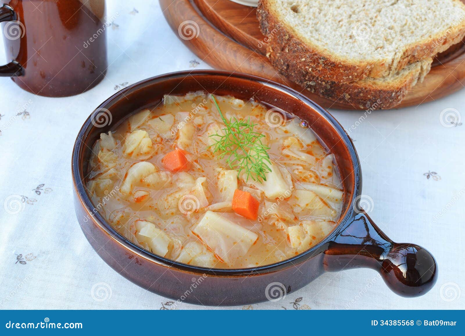 Koolsoep stock foto. Image of room, lepel, schotel, keuken - 34385568